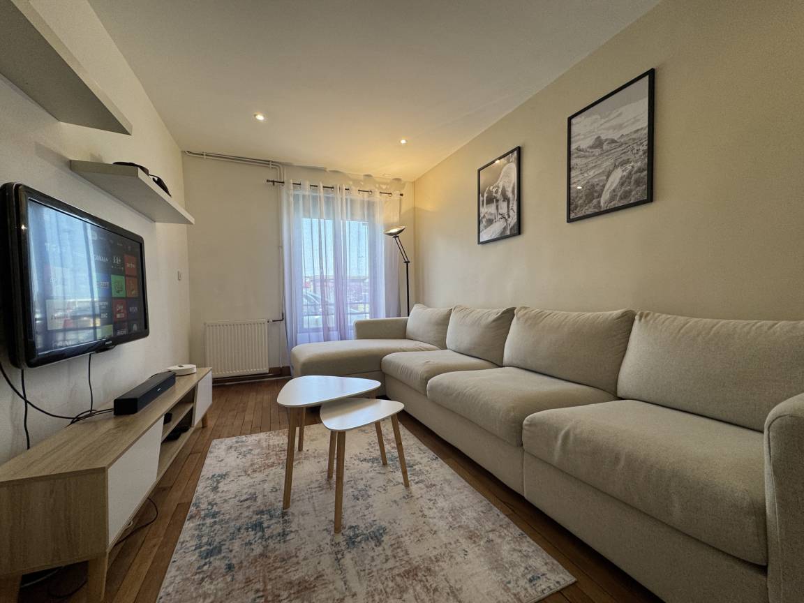 123 M² Maison De Vacances ∙ 3 Chambres ∙ 10 Personnes - Allonnes