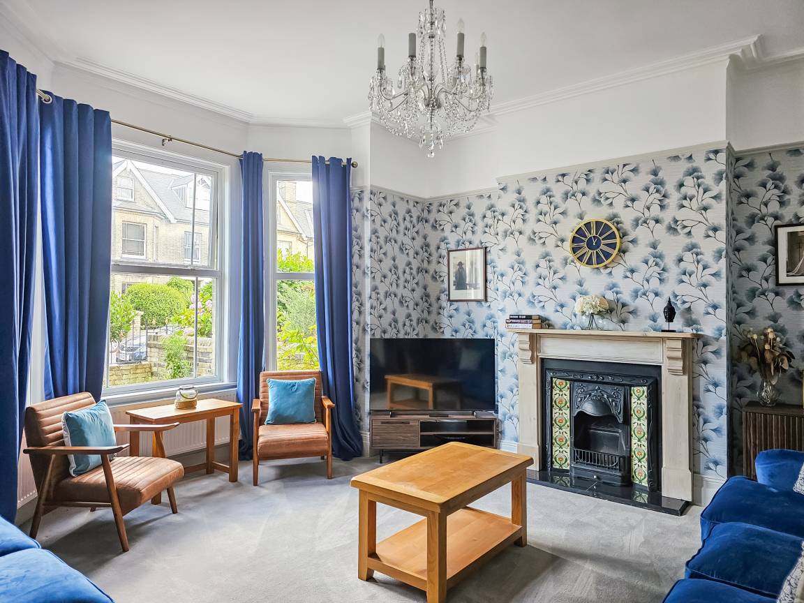 Cottage ∙ 6 Bedrooms ∙ 12 Guests - Lowestoft