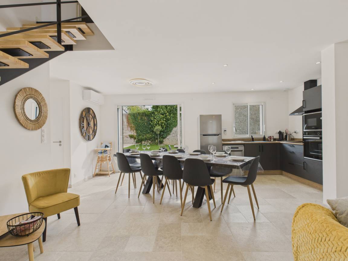 93 M² Maison De Vacances ∙ 4 Chambres ∙ 10 Personnes - Sarzeau