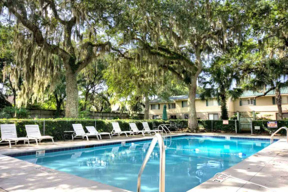 101 M² House ∙ 2 Bedrooms ∙ 6 Guests - St. Simons Island, GA