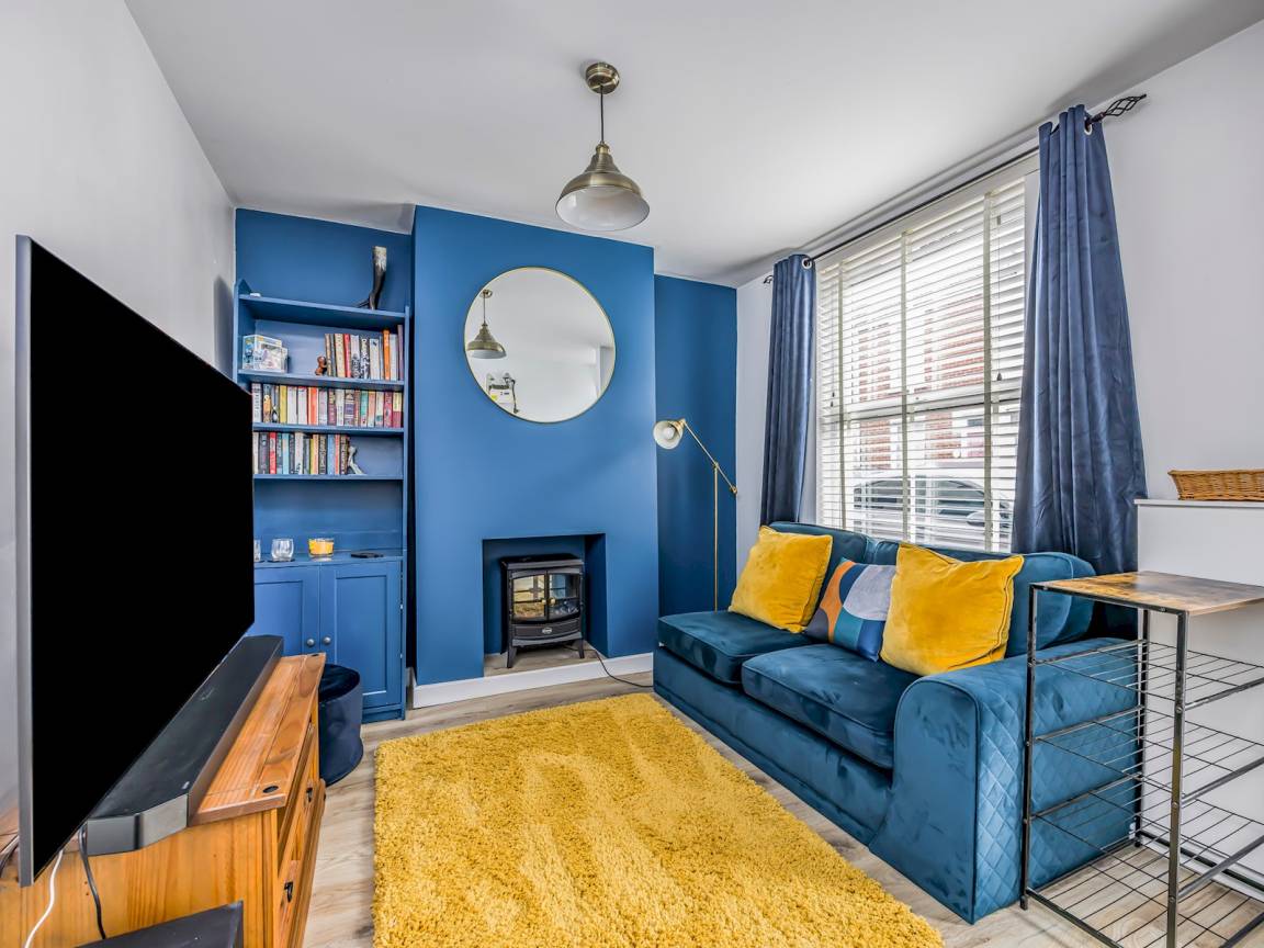 74 M² House ∙ 2 Bedrooms ∙ 4 Guests - Southsea