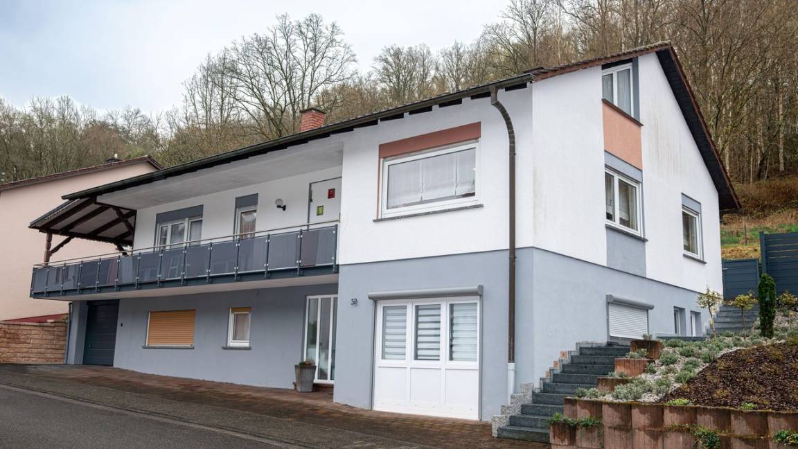 100 M² Ferienwohnung ∙ 2 Schlafzimmer ∙ 4 Gäste - Dahn