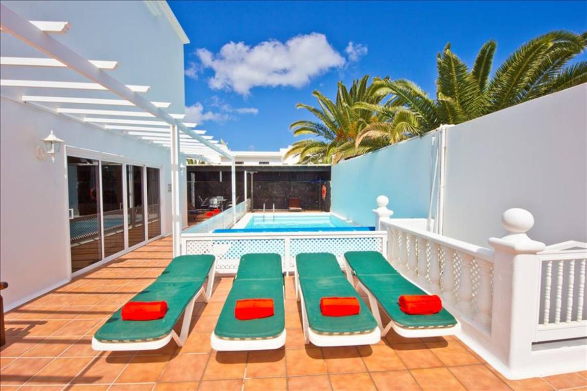Villa ∙ 4 Bedrooms ∙ 12 Guests - Costa Teguise
