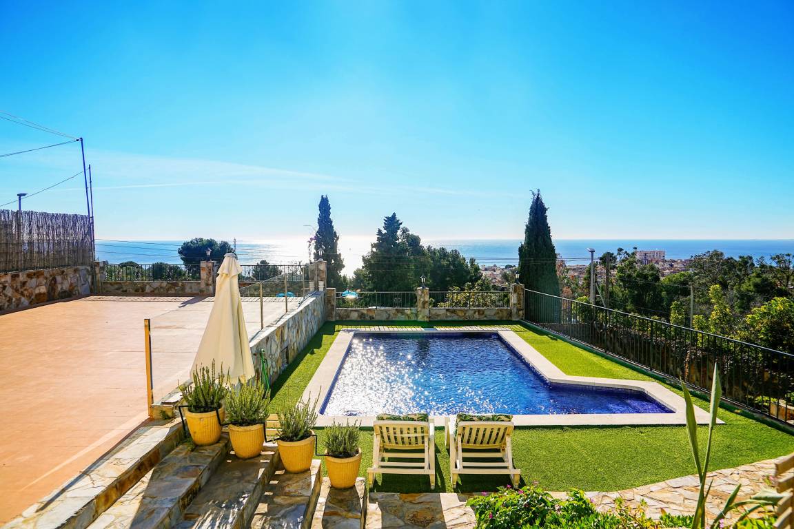 110 M² Ferienhaus ∙ 3 Schlafzimmer ∙ 5 Gäste - Badalona