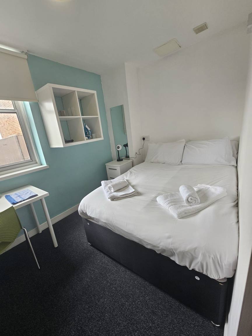 65 M² Huoneisto ∙ 2 Makuuhuonetta ∙ 4 Vierasta - Coventry University