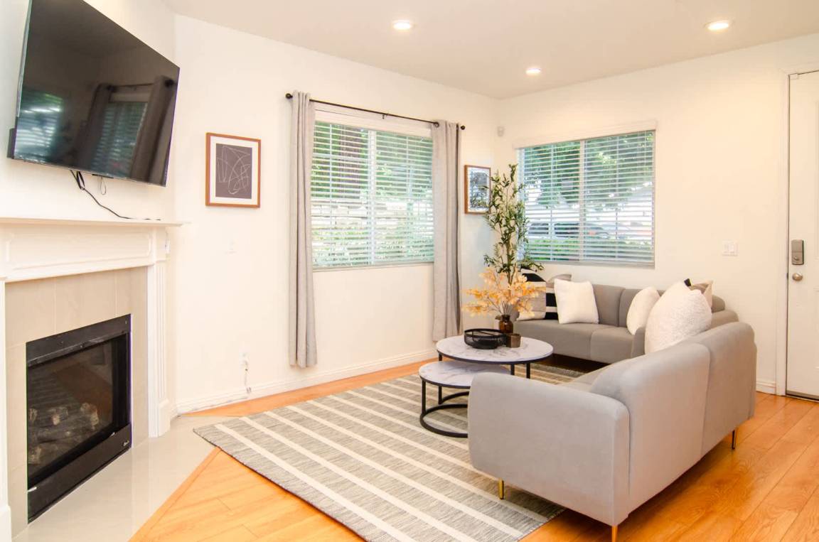 182 M² House ∙ 4 Bedrooms ∙ 8 Guests - Rancho Cucamonga, CA