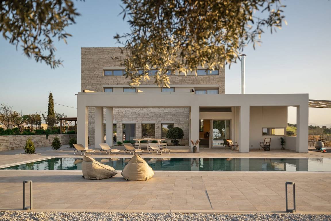 400 M² Villa ∙ 5 Bedrooms ∙ 10 Guests - Heraklion