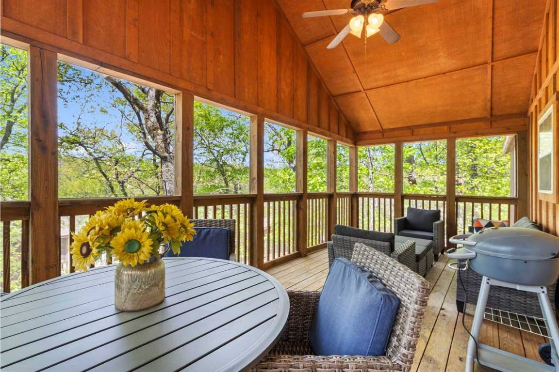 188 M² Cabin ∙ 4 Bedrooms ∙ 14 Guests - Branson, MO