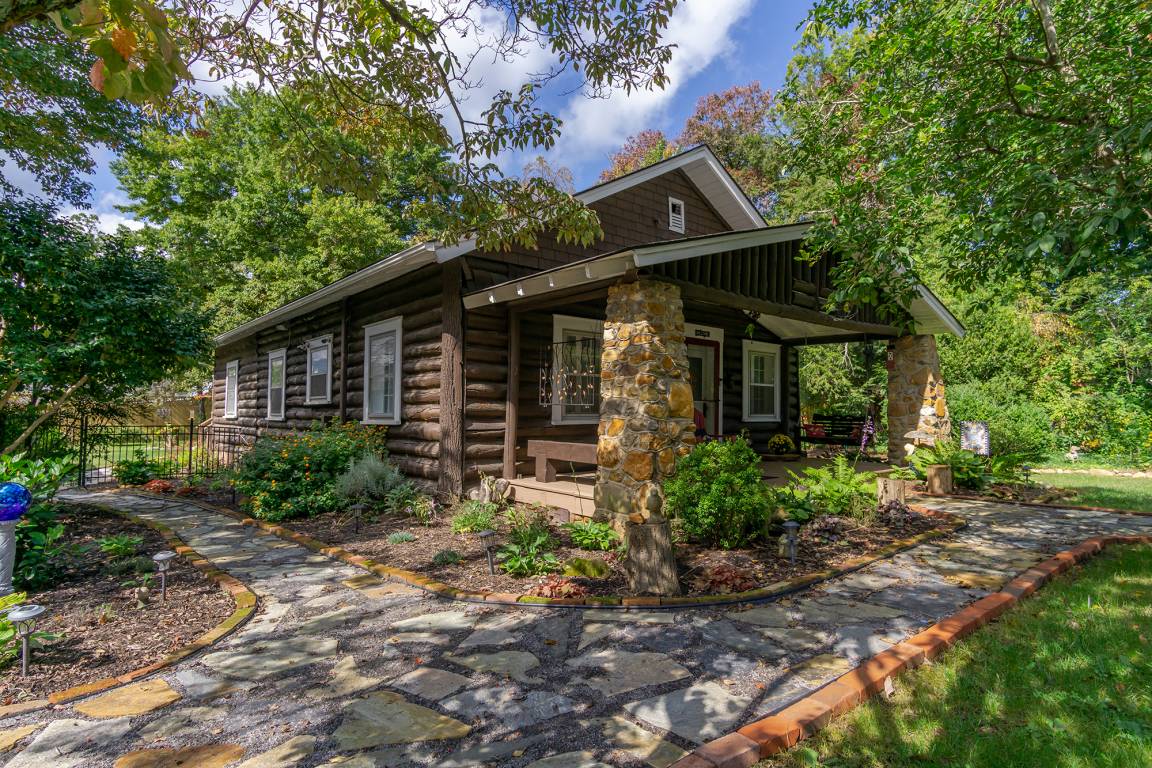 123 M² Cabin ∙ 3 Bedrooms ∙ 6 Guests - Black Mountain, NC