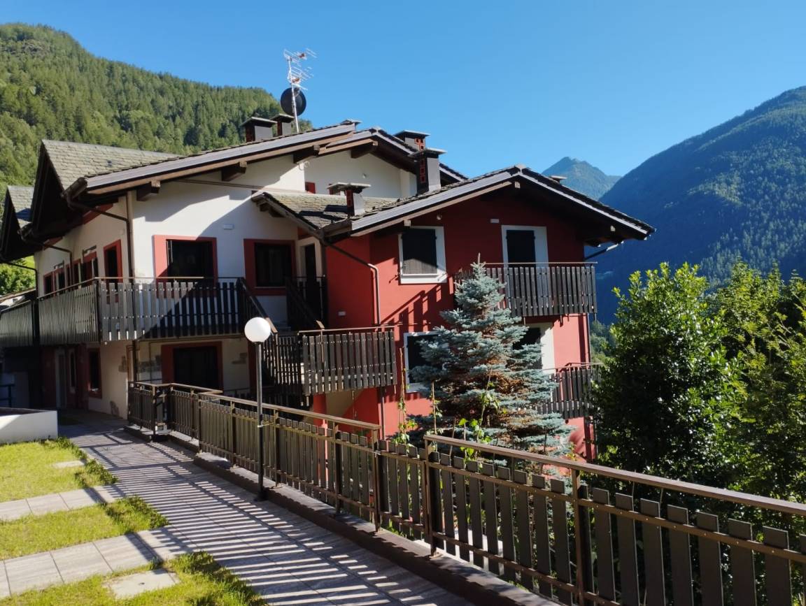 65 M² Apartamento ∙ 2 Habitaciones ∙ 6 Huéspedes - Chiesa in Valmalenco