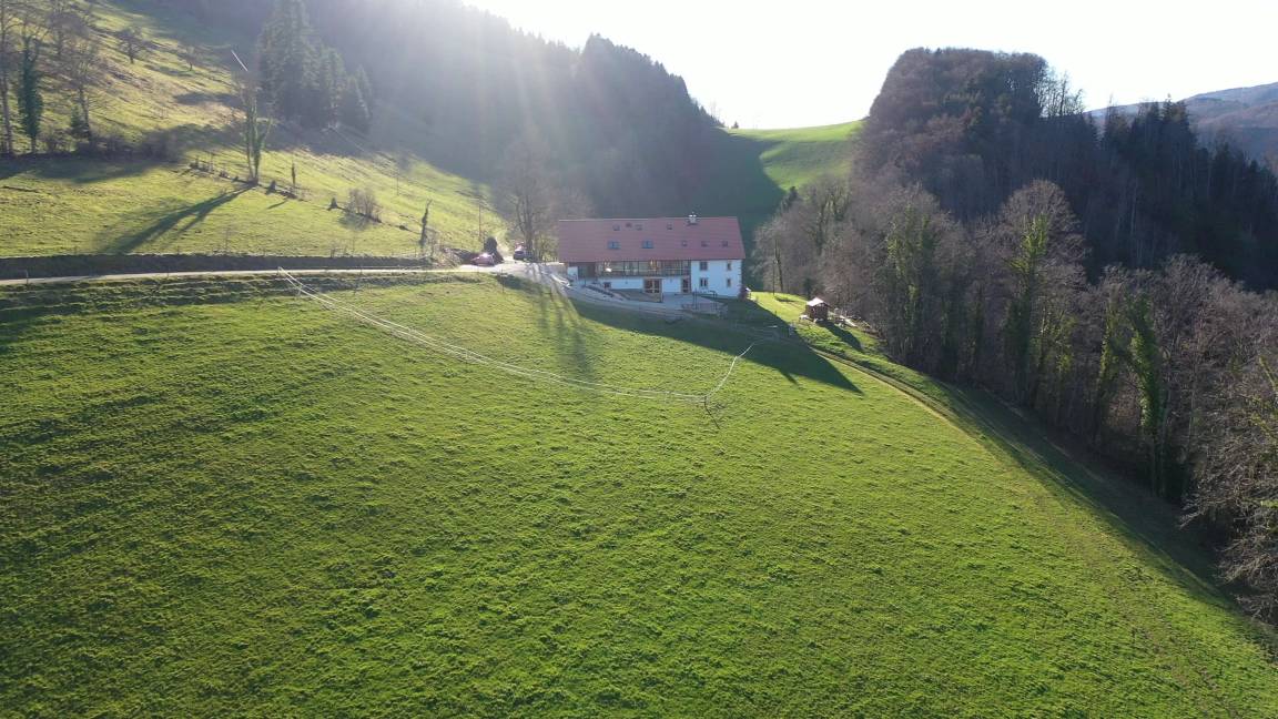 120 M² Ferienwohnung ∙ 2 Schlafzimmer ∙ 6 Gäste - Porrentruy