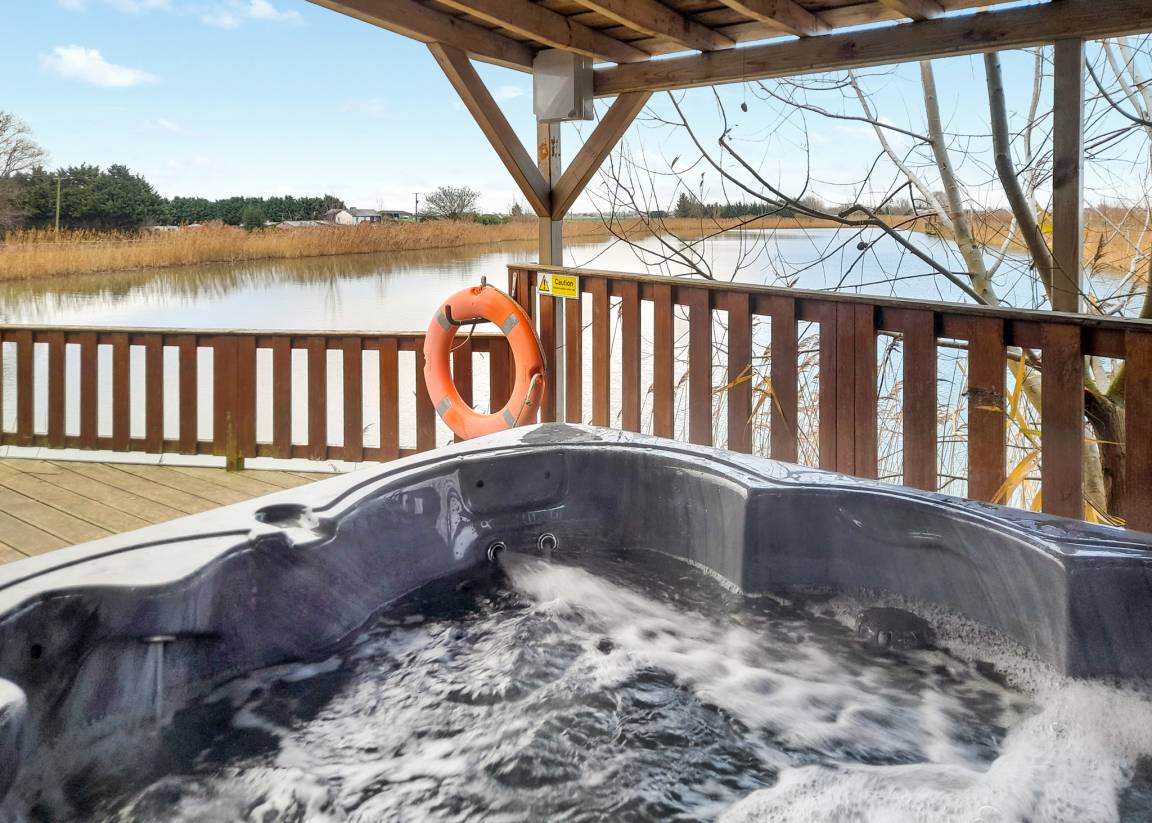 Chalet ∙ 2 Bedrooms ∙ 4 Guests - Ely