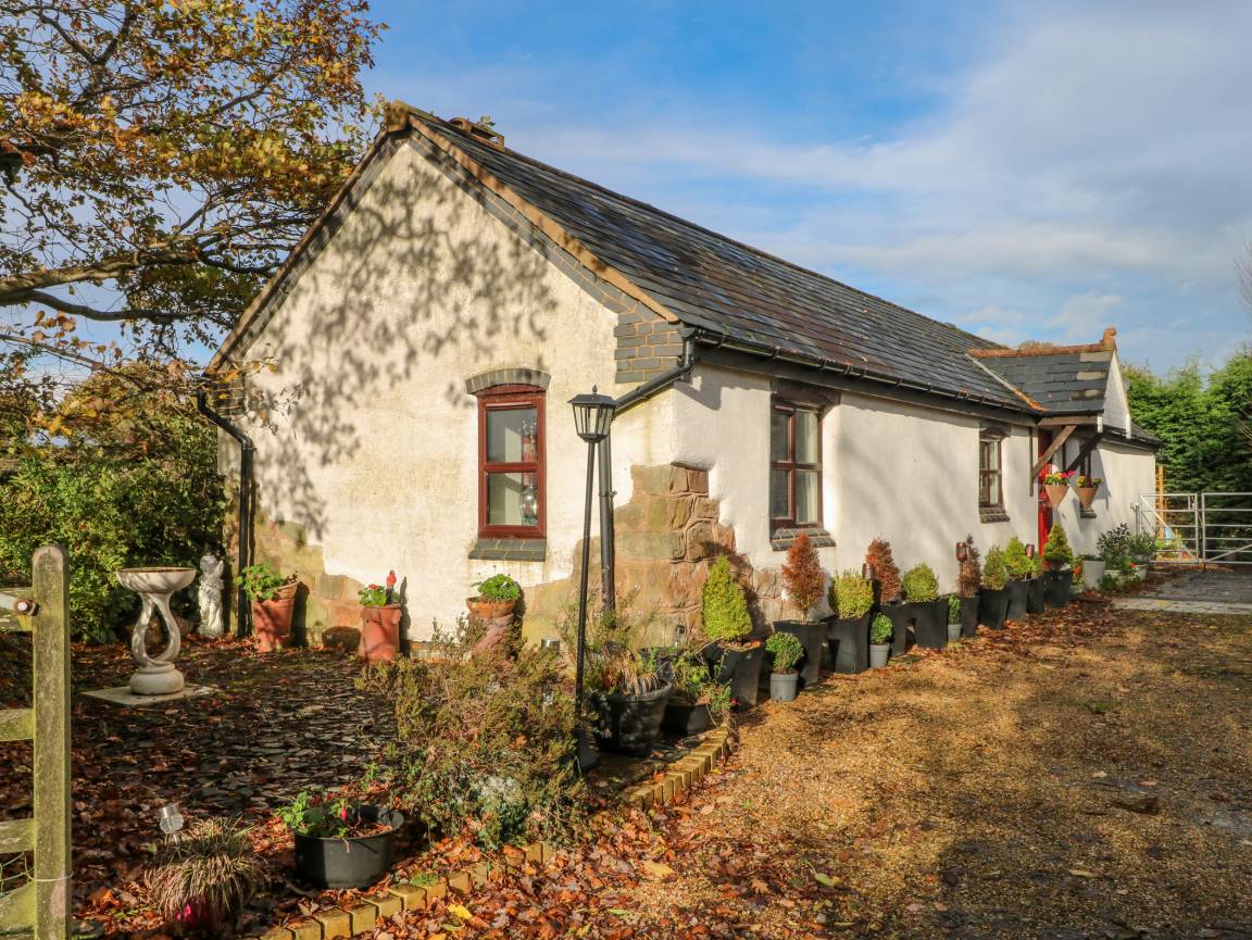 Cottage ∙ 2 Bedrooms ∙ 3 Guests - Wrexham