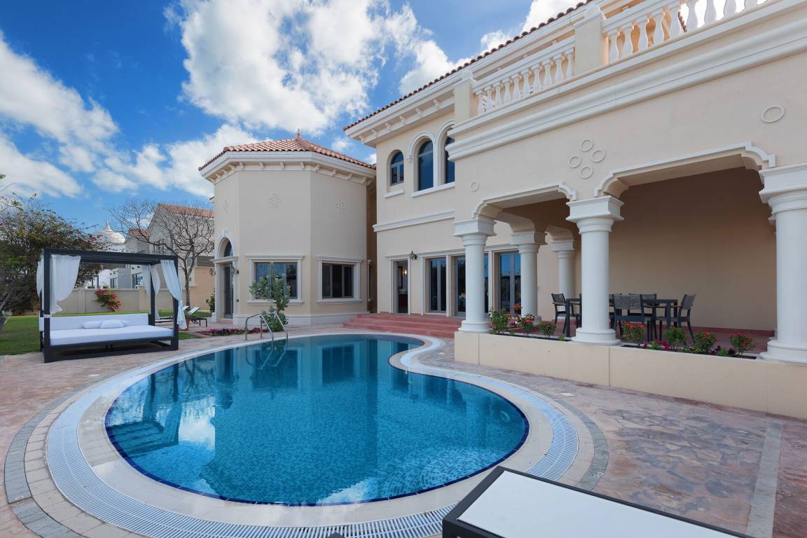1200 M² Villa ∙ 7 Bedrooms ∙ 14 Guests - Dubai