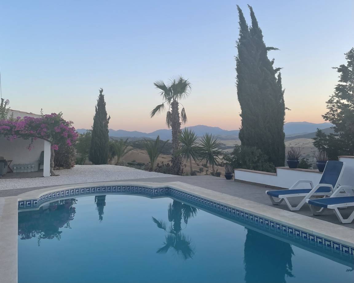 140 M² Villa ∙ 4 Chambres ∙ 11 Personnes - Ardales