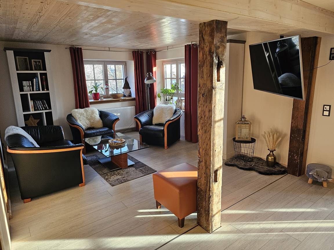 210 M² Ferienhaus ∙ 4 Schlafzimmer ∙ 7 Gäste - Donaueschingen