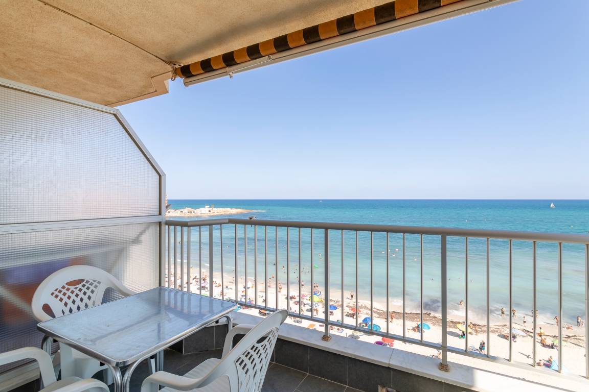 95 M² Apartamento ∙ 3 Habitaciones ∙ 6 Huéspedes - Torrevieja