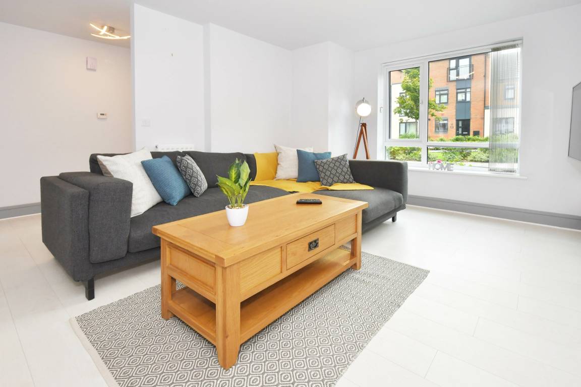 95 M² Apartment ∙ 3 Bedrooms ∙ 7 Guests - Stoke-on-Trent