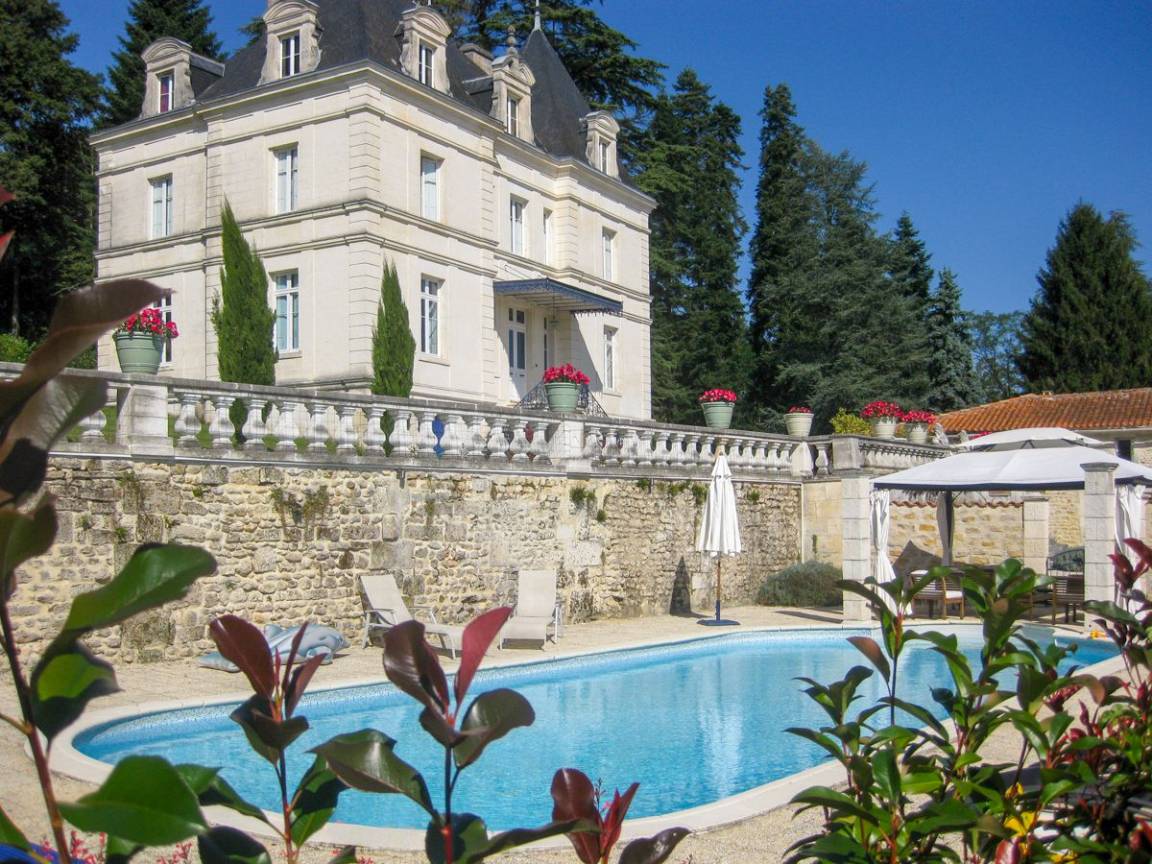 Schloss ∙ 5 Schlafzimmer ∙ 10 Gäste - Charente