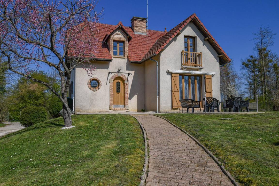 162 M² Mökki ∙ 3 Makuuhuonetta ∙ 6 Vierasta - Aube