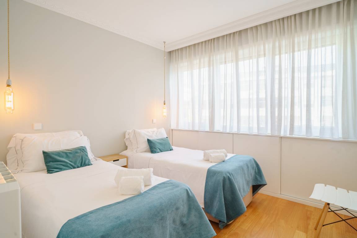 70 M² Apartamento ∙ 2 Habitaciones ∙ 6 Huéspedes - Oporto