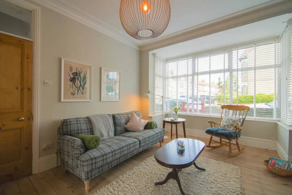 93 M² House ∙ 2 Bedrooms ∙ 4 Guests - Southend-on-Sea