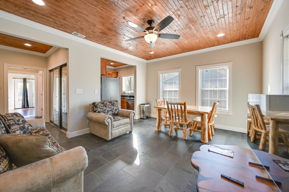 83 M² Talo ∙ 2 Makuuhuonetta ∙ 6 Vierasta - Breckinridge County