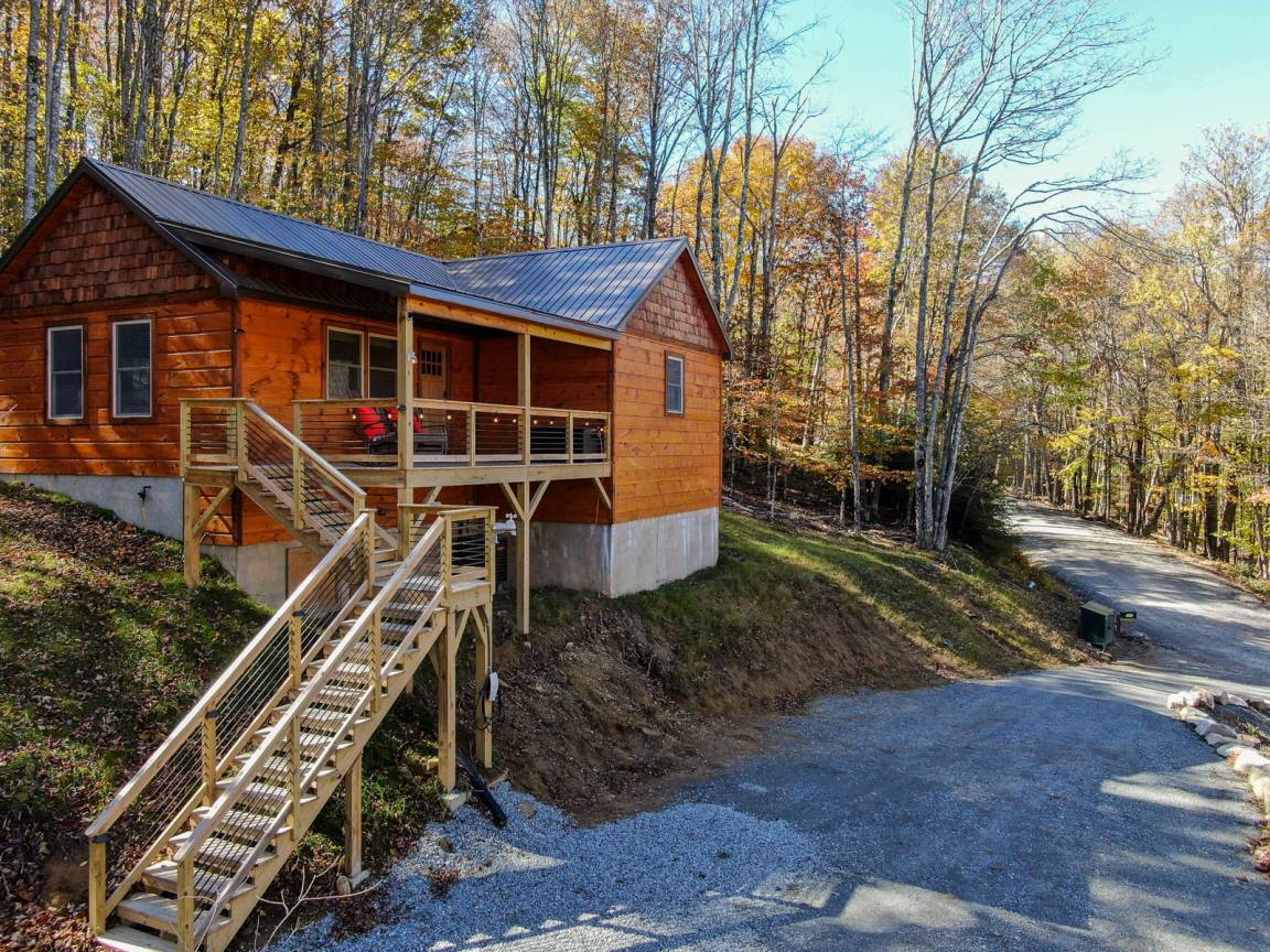 Cabin ∙ 2 Bedrooms ∙ 6 Guests - Beech Mountain, NC