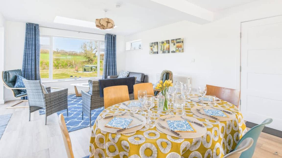 175 M² House ∙ 4 Bedrooms ∙ 8 Guests - Hampshire