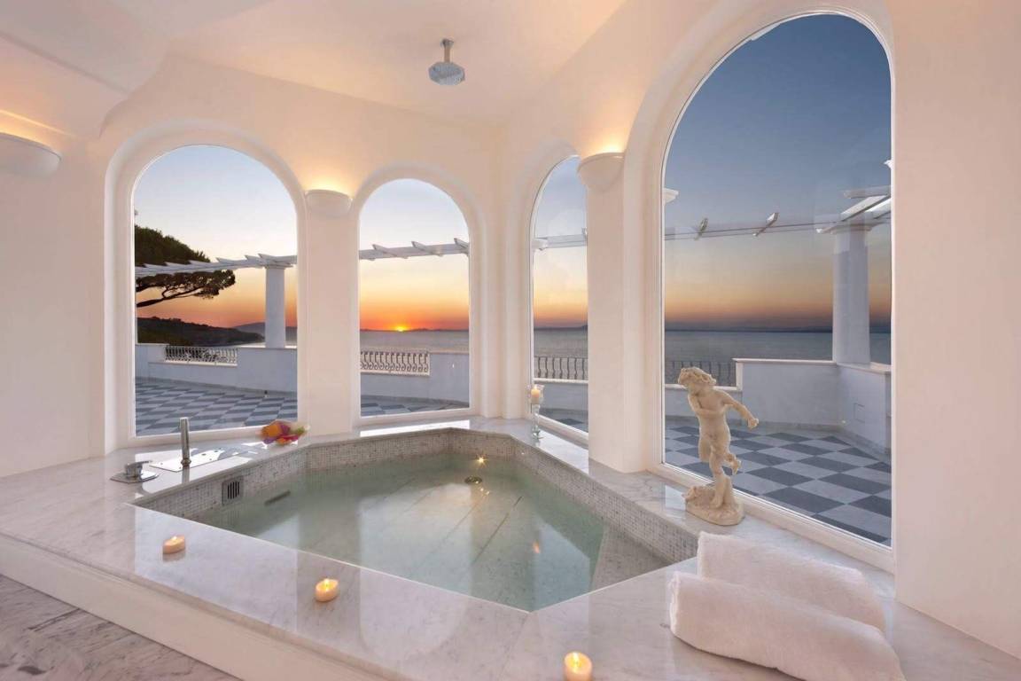 600 M² Villa ∙ 6 Bedrooms ∙ 12 Guests - Sorrento