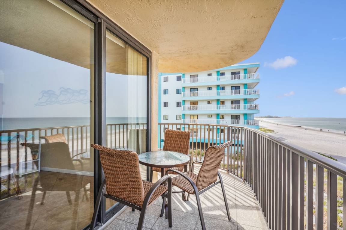 132 M² Condo ∙ 2 Bedrooms ∙ 6 Guests - Madeira Beach, FL