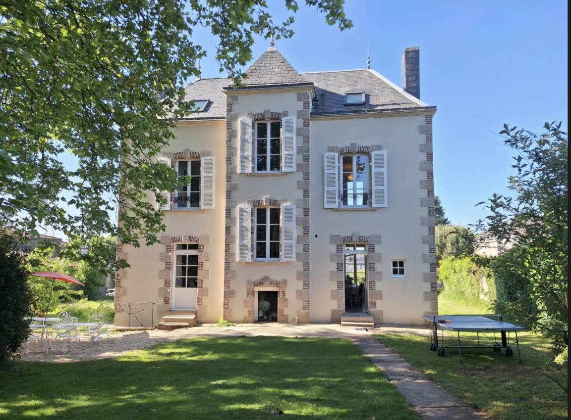 190 M² Huis ∙ 4 Slaapkamers ∙ 10 Gasten - Pouzauges