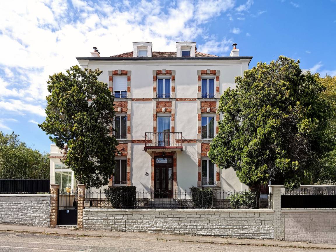 400 M² Cottage ∙ 4 Chambres ∙ 12 Personnes - Toul