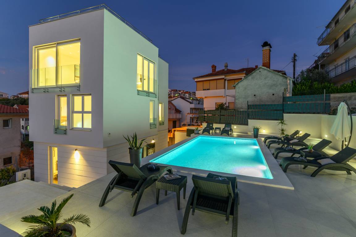 125 M² House ∙ 4 Bedrooms ∙ 8 Guests - Trogir