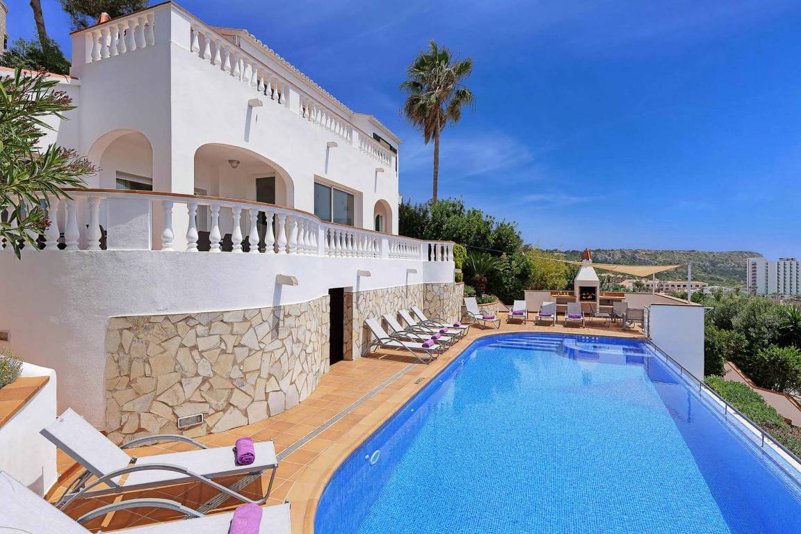 Villa ∙ 6 Bedrooms ∙ 11 Guests - Menorca