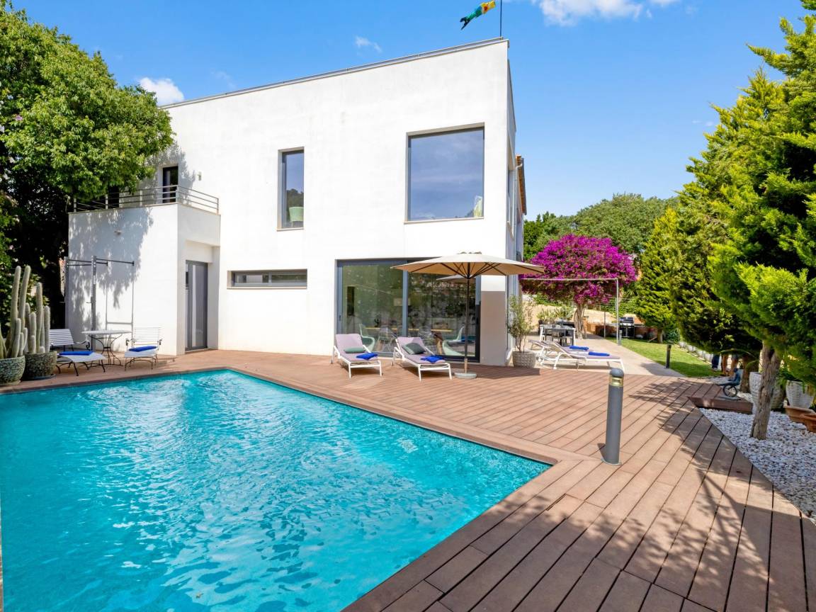 406 M² Villa ∙ 4 Habitaciones ∙ 8 Huéspedes - Castillo de Bellver