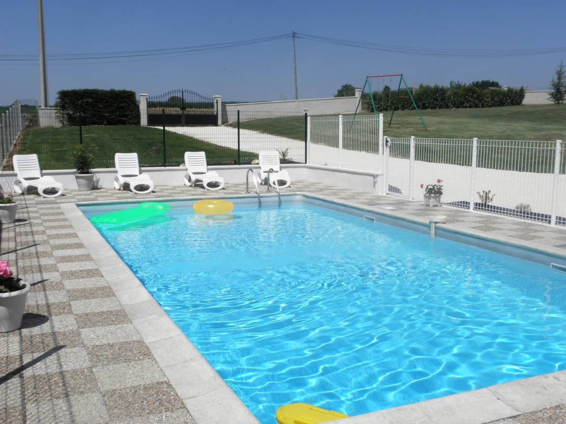 80 M² Maison De Vacances ∙ 4 Chambres ∙ 9 Personnes - Jonzac