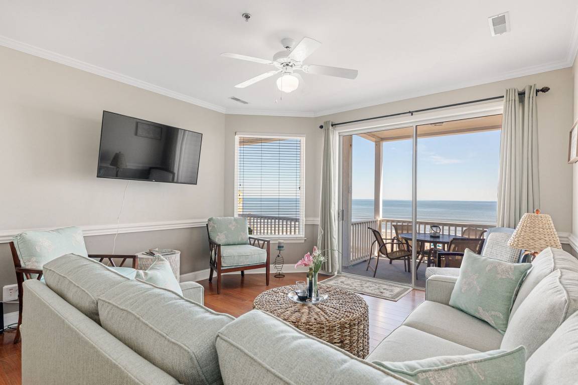 139 M² Condo ∙ 3 Bedrooms ∙ 6 Guests - Folly Beach, SC