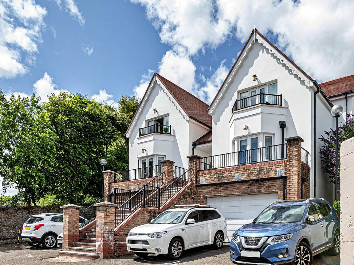 100 M² Apartment ∙ 3 Bedrooms ∙ 5 Guests - Tenby