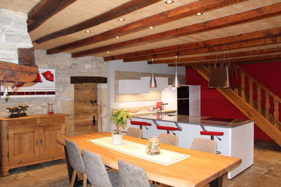 83 M² Gîte ∙ 2 Chambres ∙ 4 Personnes - Ornans