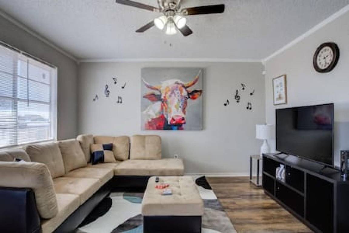 111 M² Apartment ∙ 3 Bedrooms ∙ 6 Guests - Lubbock, TX