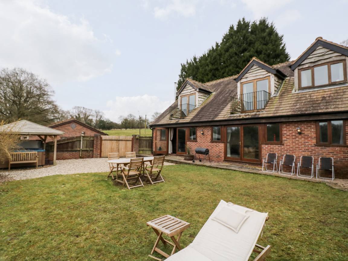 Cottage ∙ 4 Bedrooms ∙ 10 Guests - Bewdley