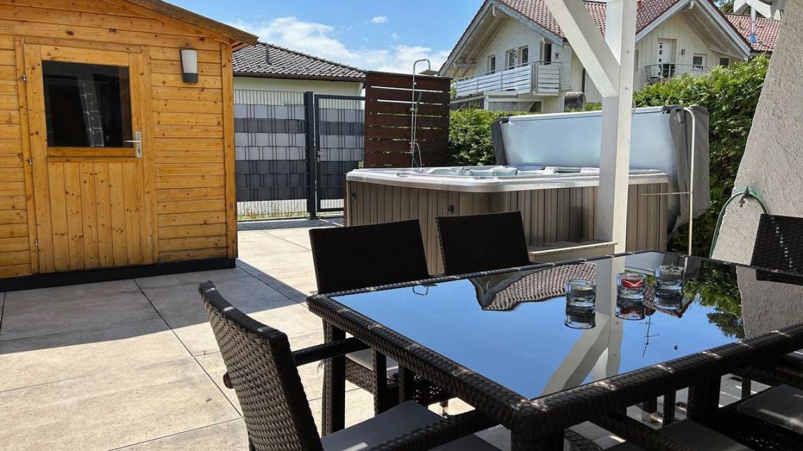 69 M² Ferienhaus ∙ 2 Schlafzimmer ∙ 4 Gäste - Chiemsee