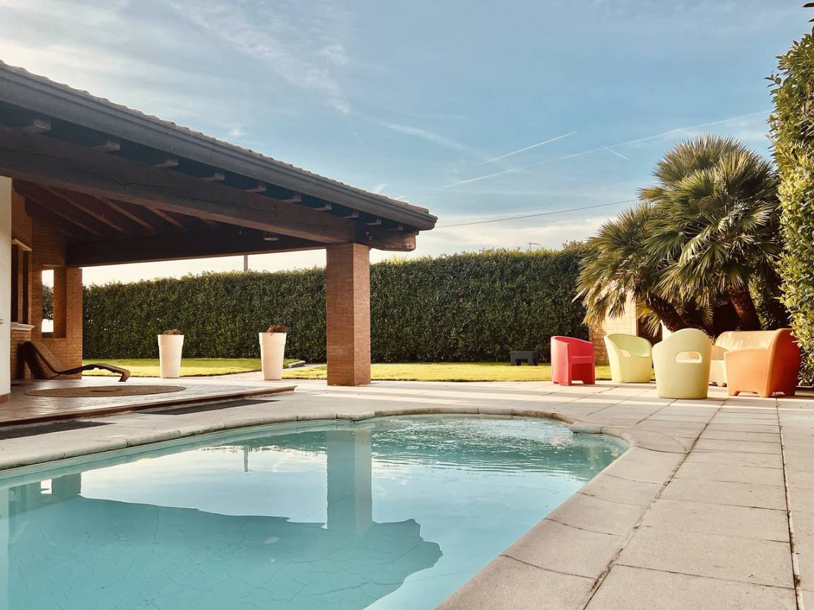 600 M² Villa ∙ 6 Bedrooms ∙ 18 Guests - Bassano del Grappa