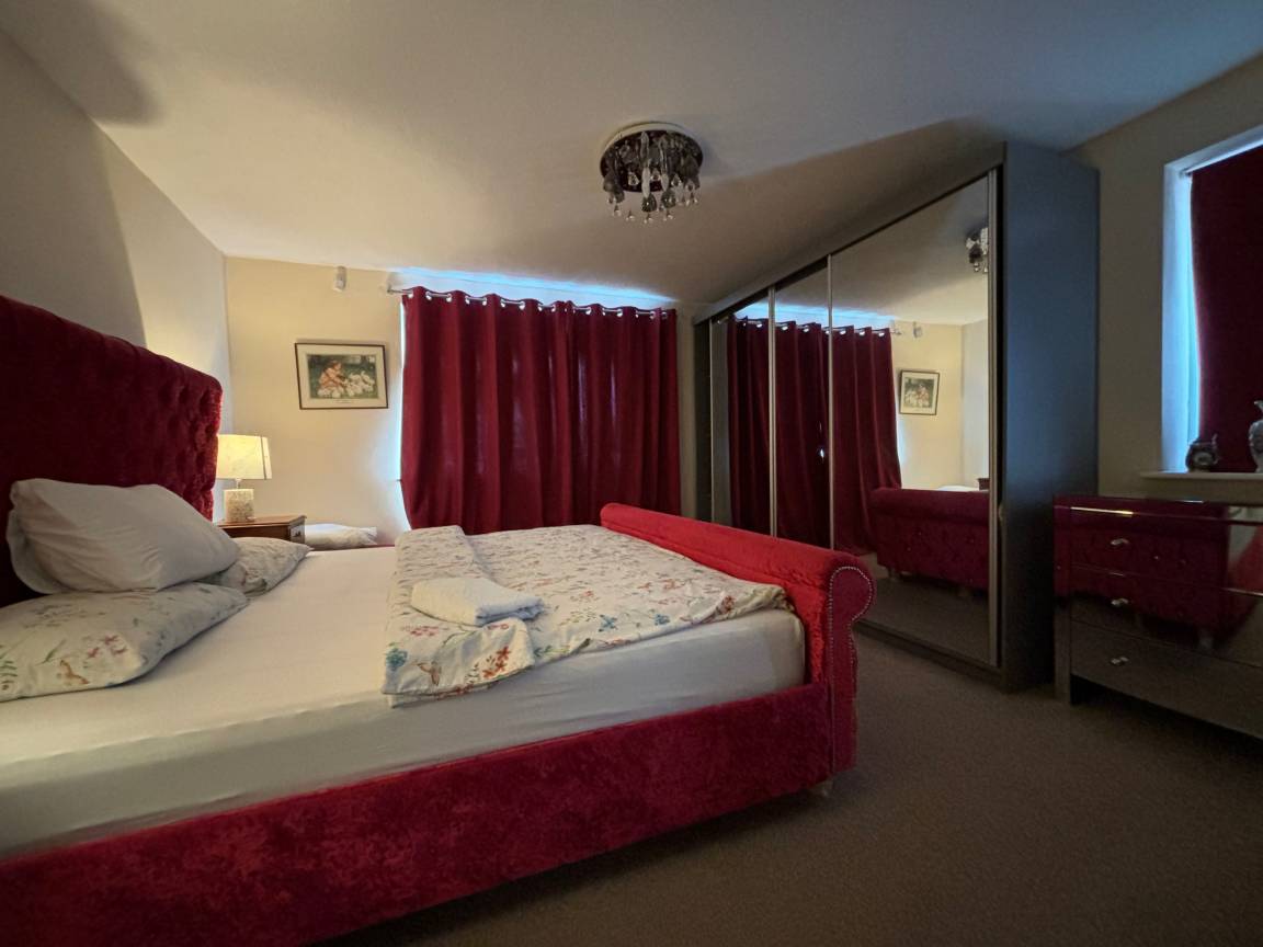 90 M² House ∙ 1 Bedroom ∙ 3 Guests - High Wycombe