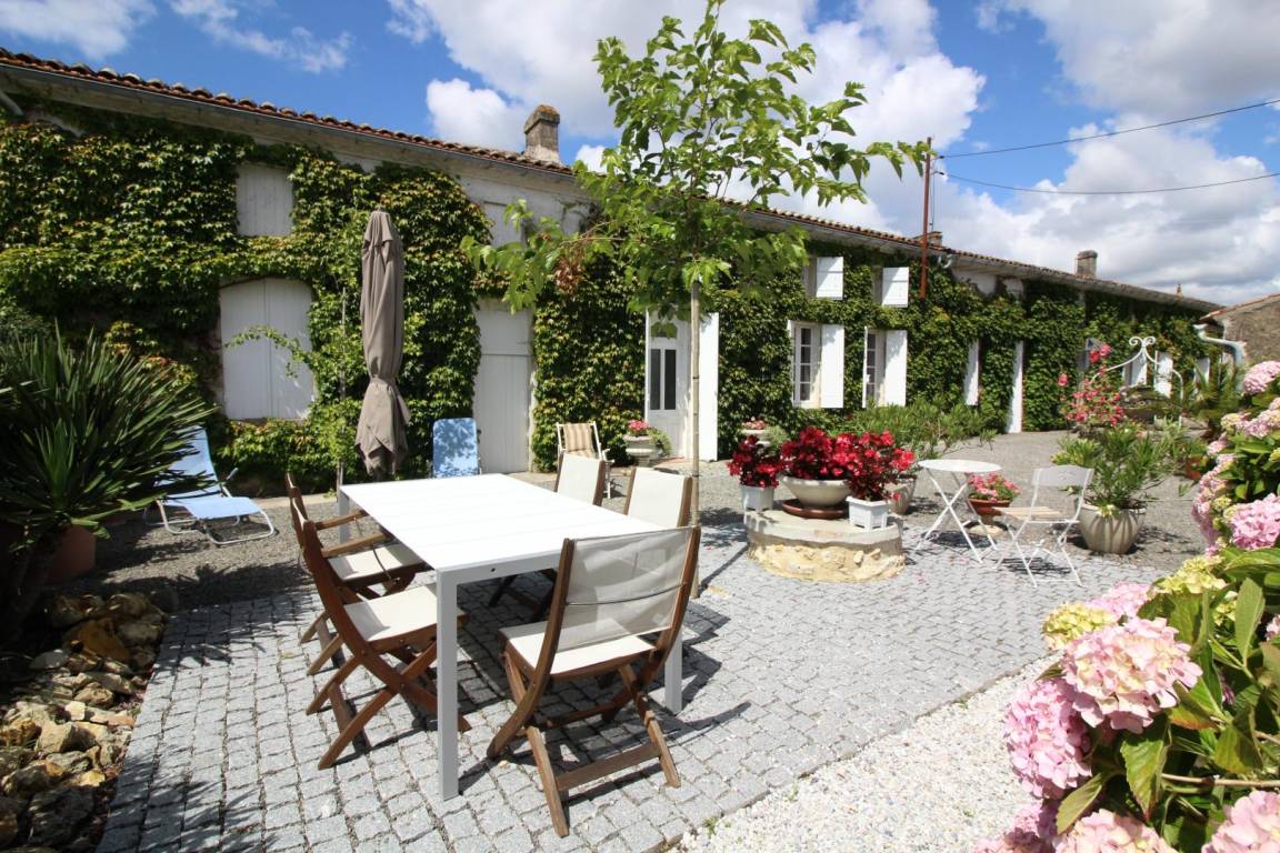 90 M² Gîte ∙ 3 Chambres ∙ 5 Personnes - Blaye