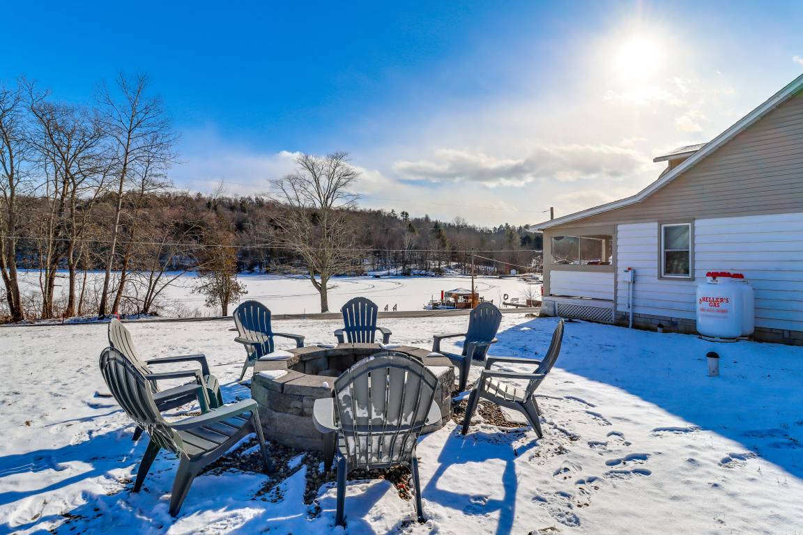 148 M² House ∙ 5 Bedrooms ∙ 11 Guests - Lake Winola, PA