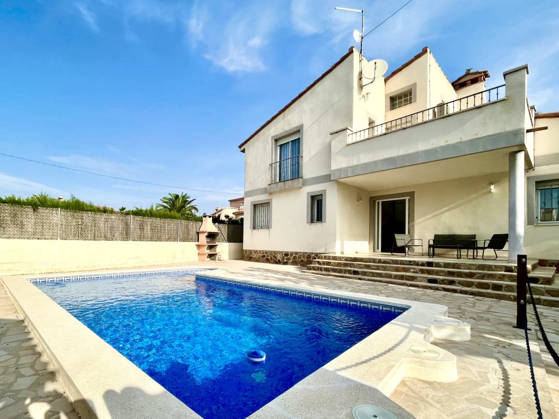 200 M² Villa ∙ 4 Bedrooms ∙ 8 Guests - L'Ametlla de Mar