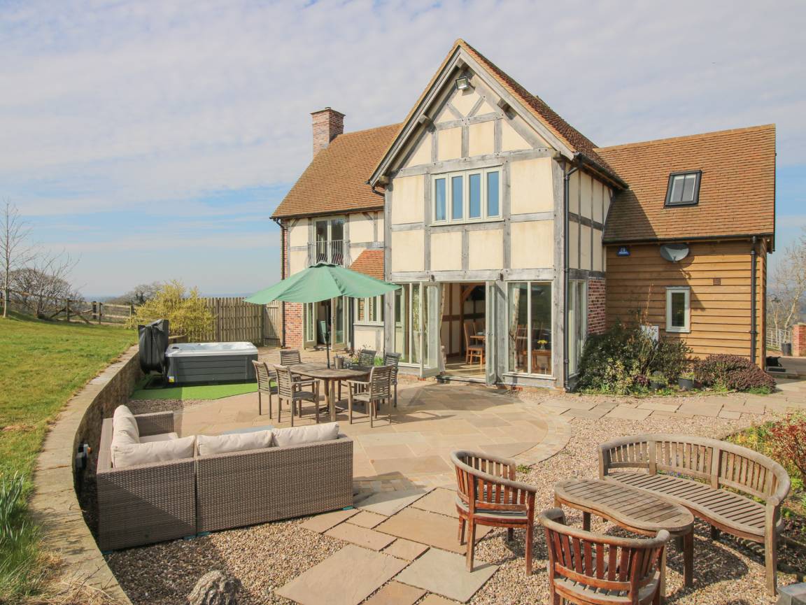 Cottage ∙ 4 Bedrooms ∙ 8 Guests - Herefordshire