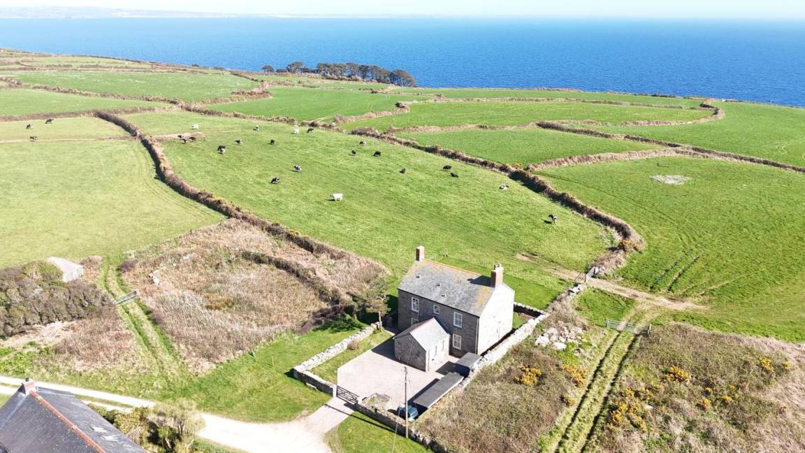 Cottage ∙ 3 Bedrooms ∙ 6 Guests - Porthcurno